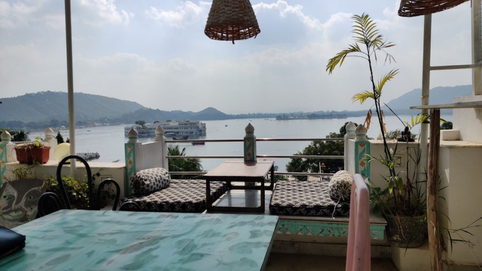 Cafes In Udaipur: Explore The Lip-Smacking Food In Udaipur – 8 Billion ...