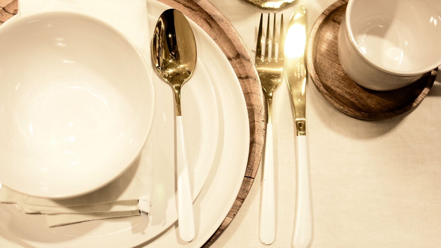 Cutlery Etiquette - Know How To Dining Gracefully