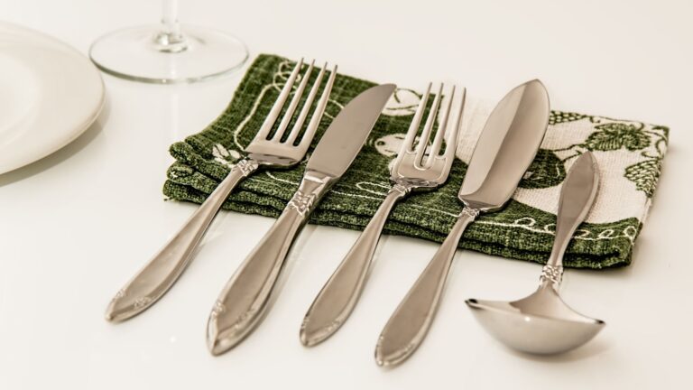 Cutlery Etiquette - Know How To Dining Gracefully