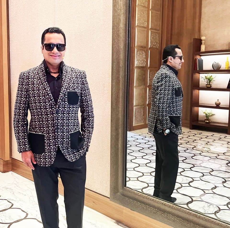 Dr. Vivek Bindra’s Net Worth, Age, Family, Controversy & More – 8 ...